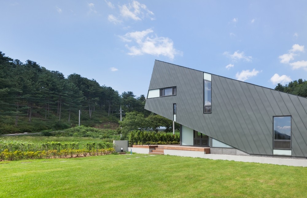 Leibal — Leaning House