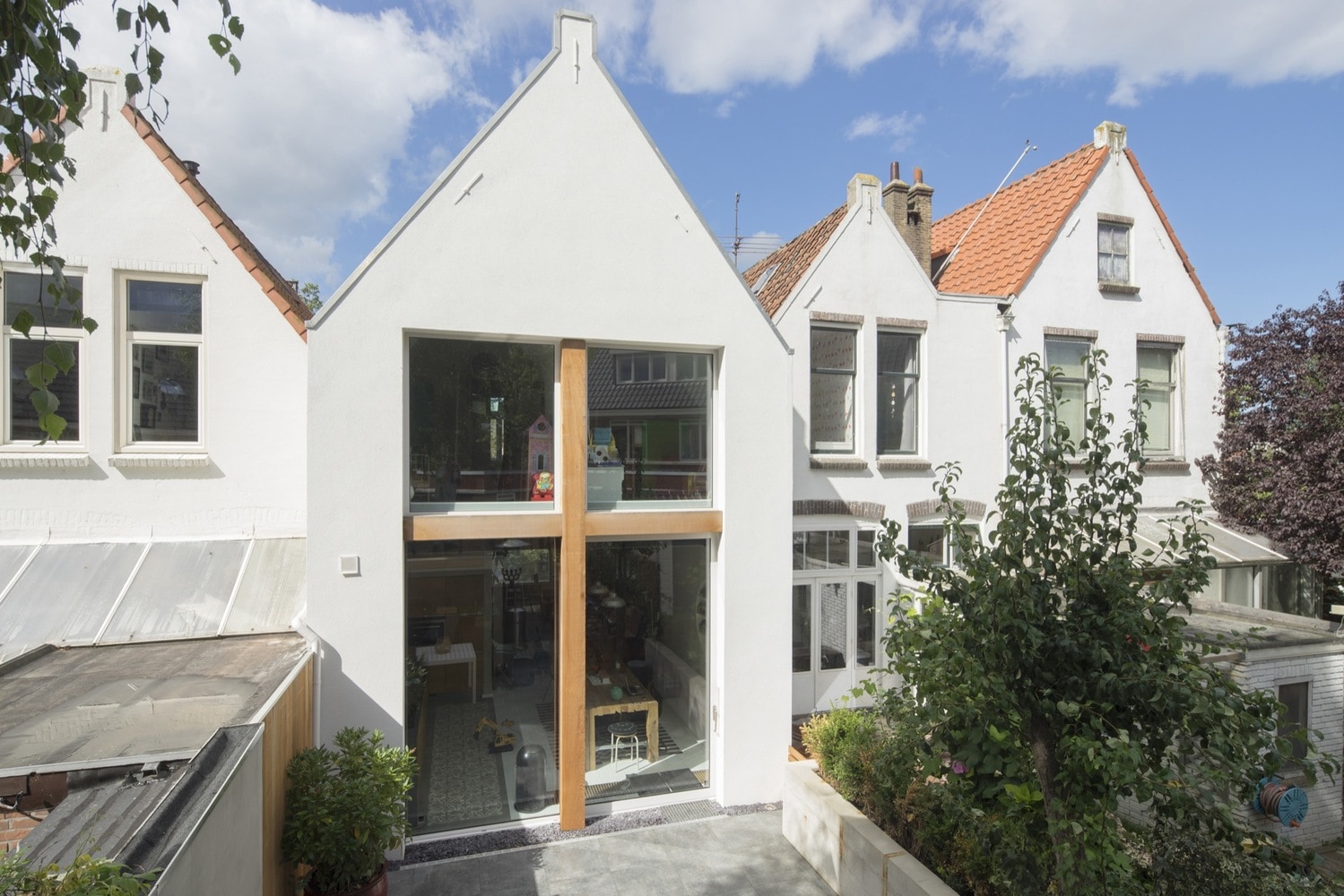 Leibal — Stretched House