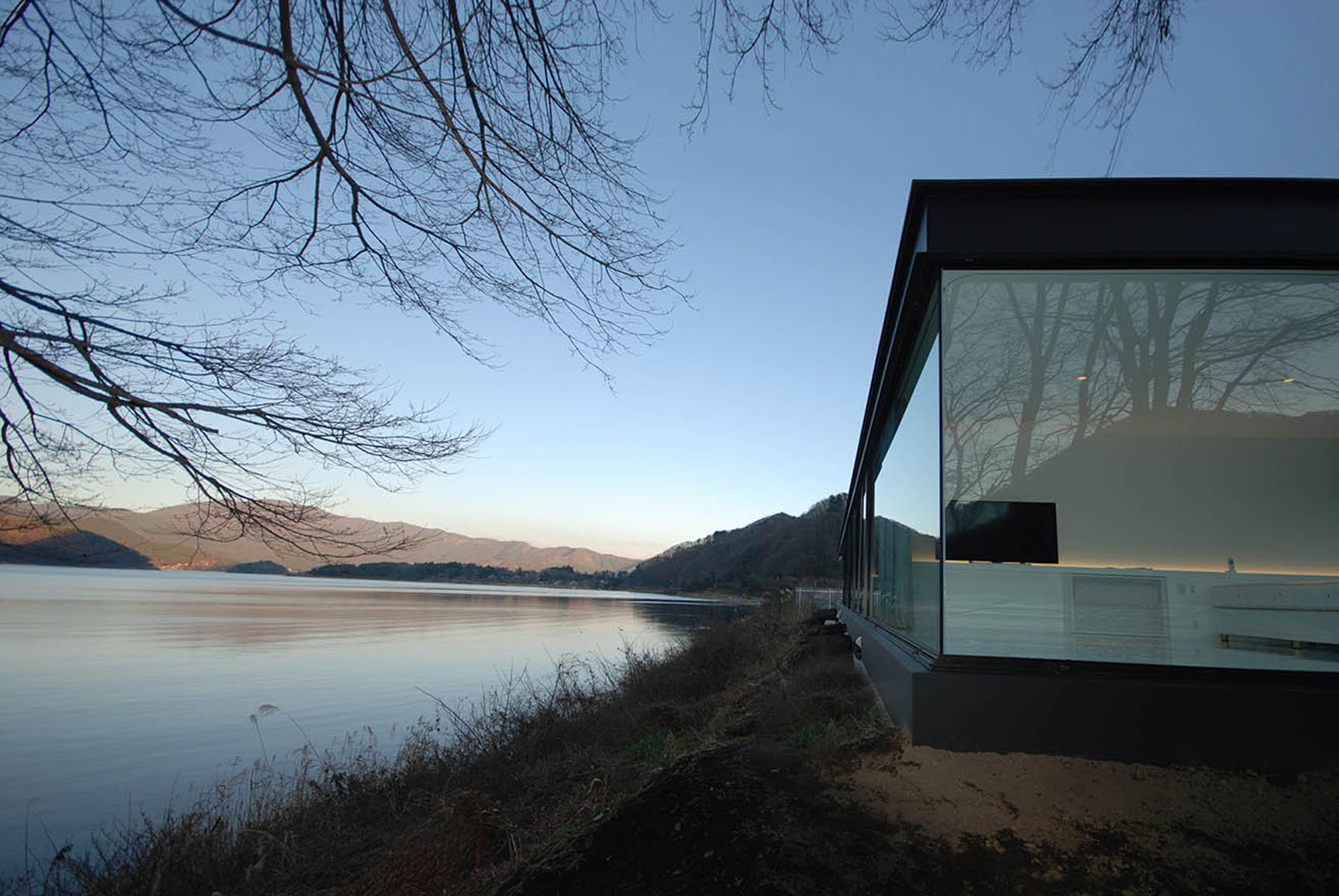 Leibal — Lakeside House