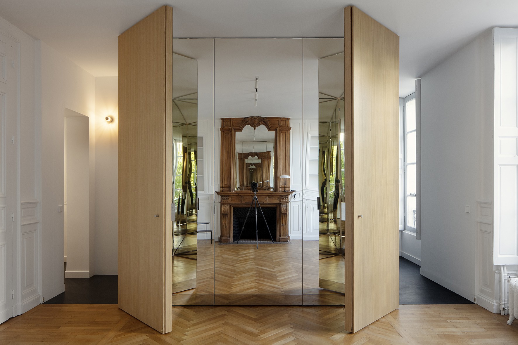 Leibal — Mirror-Flat