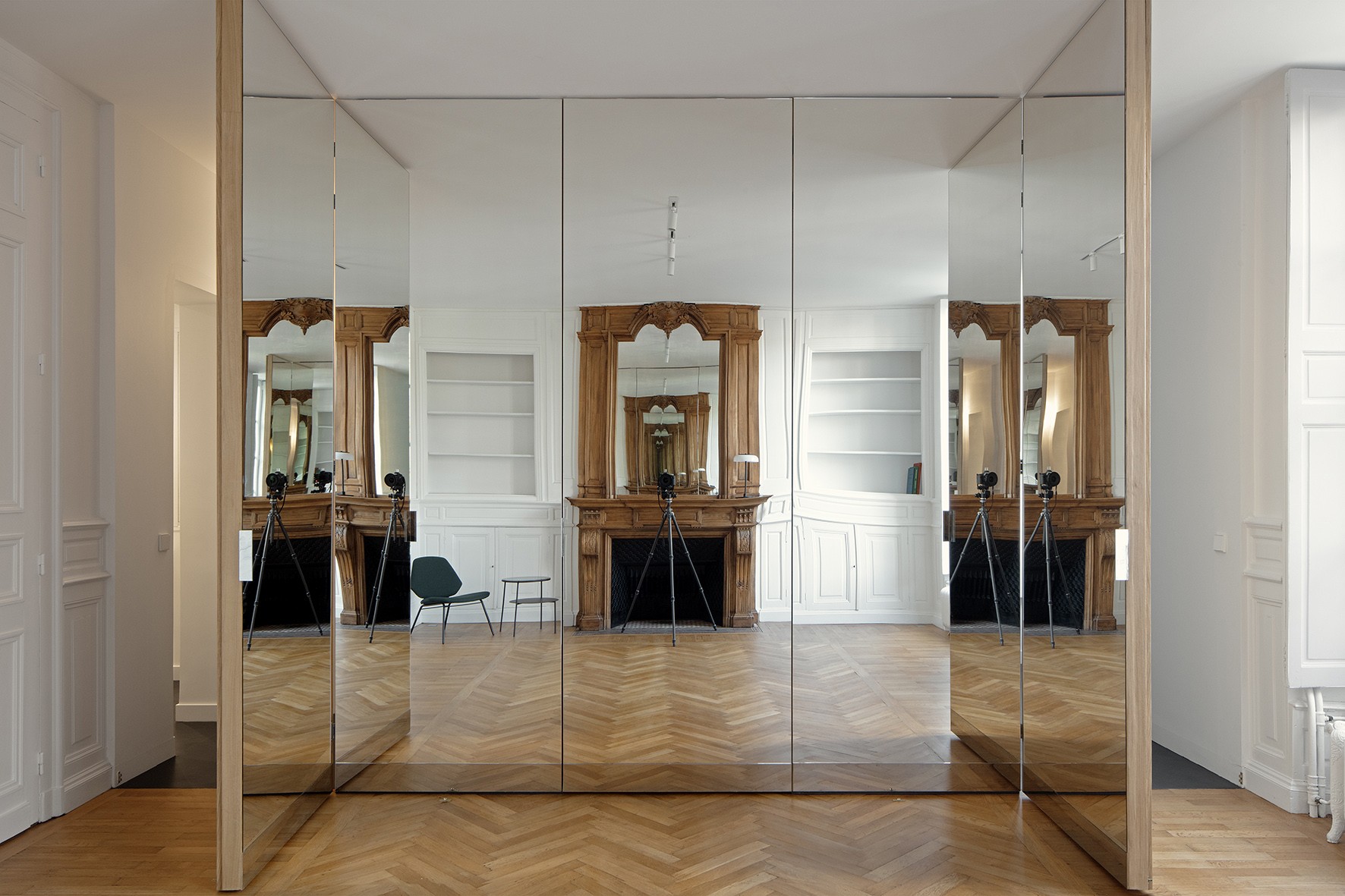 Leibal — Mirror-Flat